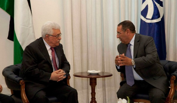 President Mahmoud Abbas at the headquarters of the Secretariat of the ...